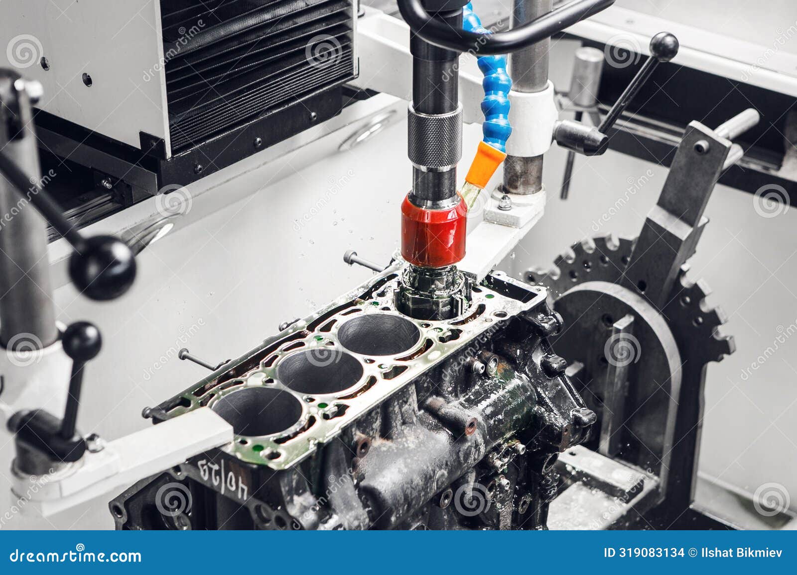 Diamond Honing of Engine on CNC Machine. Cylinder Boring Engine Machine ...