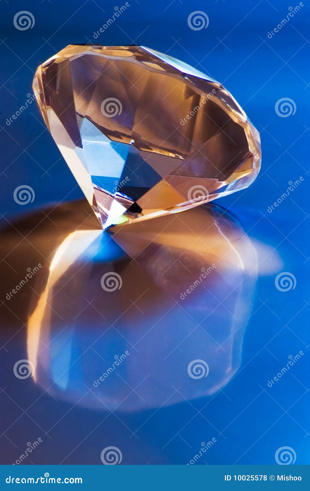 Diamond With Reflection Royalty Free Stock Photos - Image: 10025578