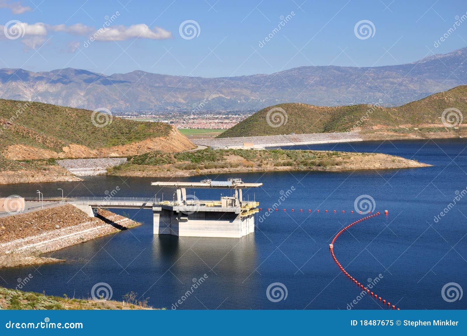 Diamond Valley Lake dam stock image. Image of hillside - 18487675