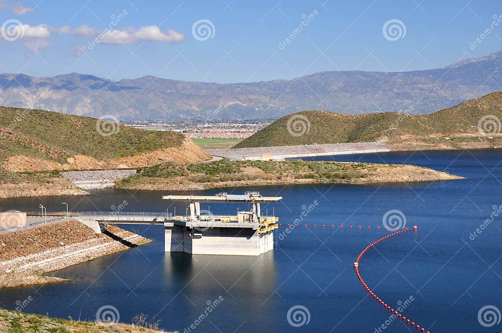 Diamond Valley Lake dam stock image. Image of hillside - 18487675