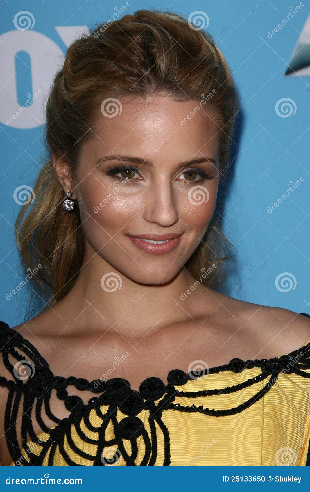 Dianna Agron editorial image. Image of season, premiere - 25133650