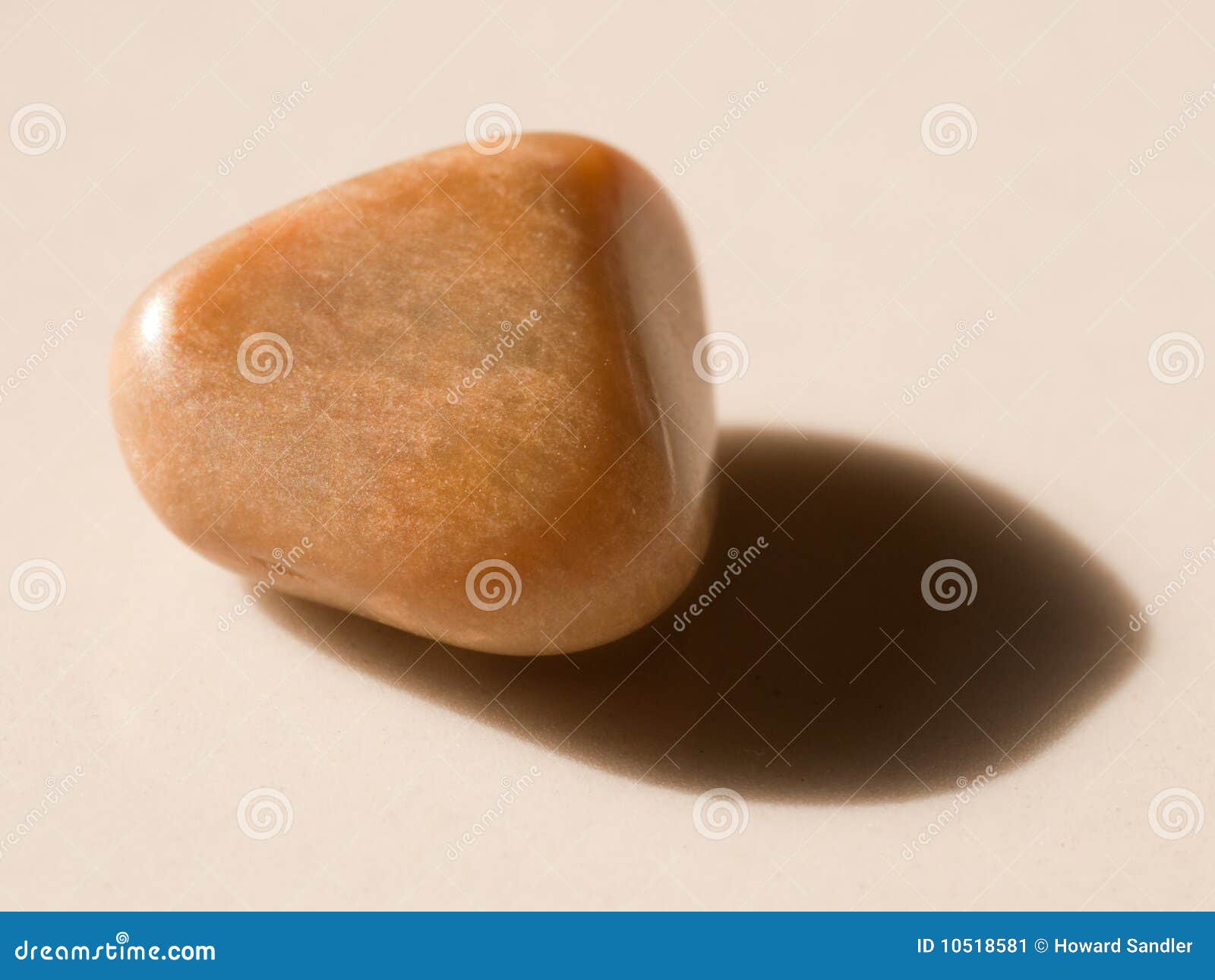 Diaspro giallo liscio immagine stock. Immagine di minerale - 10518581