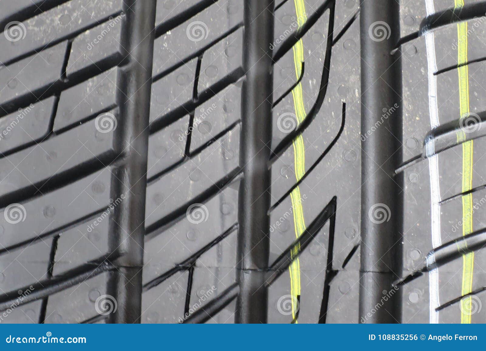 Dibujo De Un Neumático De Coche Foto de archivo - Imagen de nuevo ...