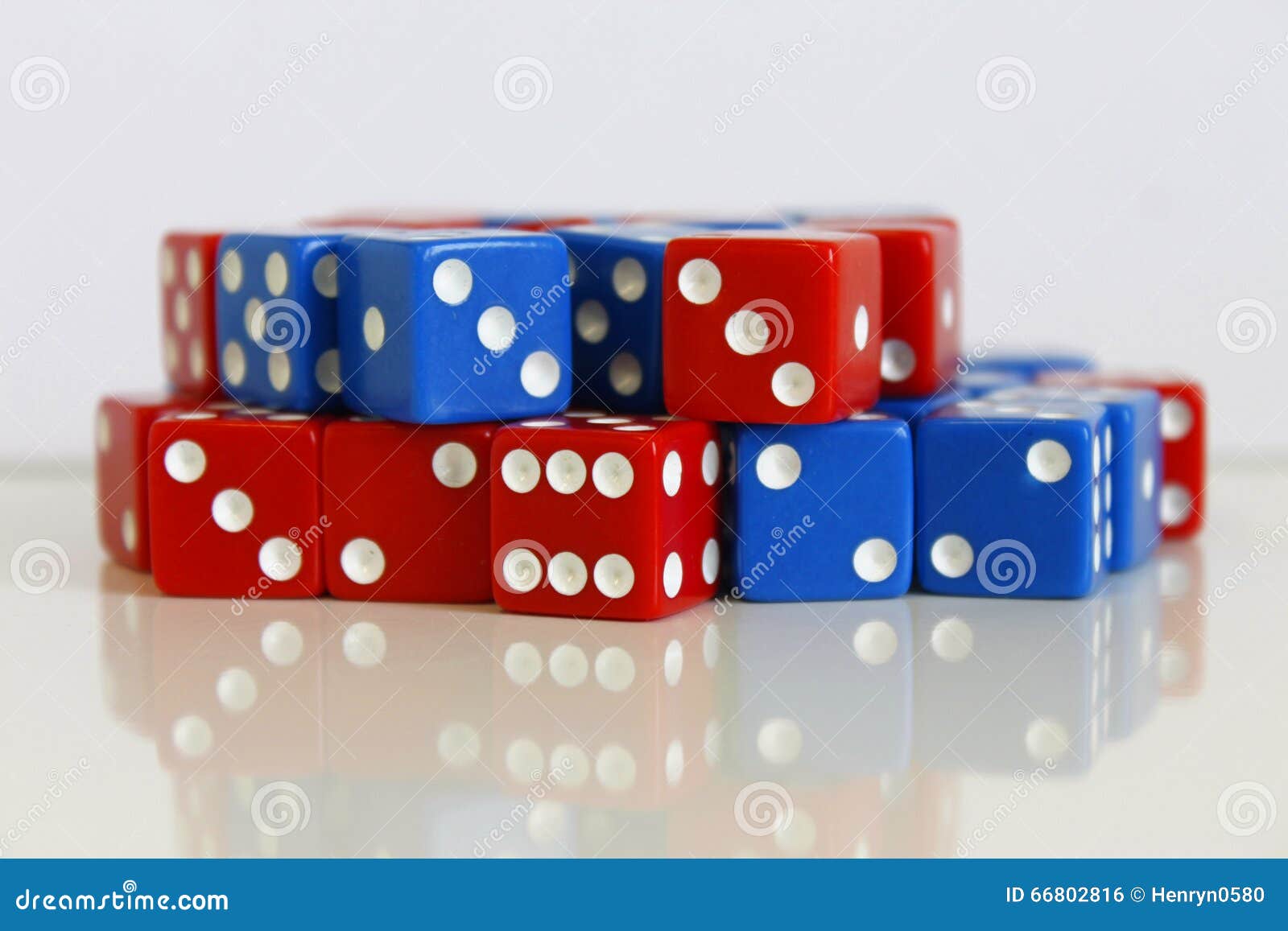 Dice Game Play Random Red Blue Stock Photo - Image of zufall, augenzahl ...