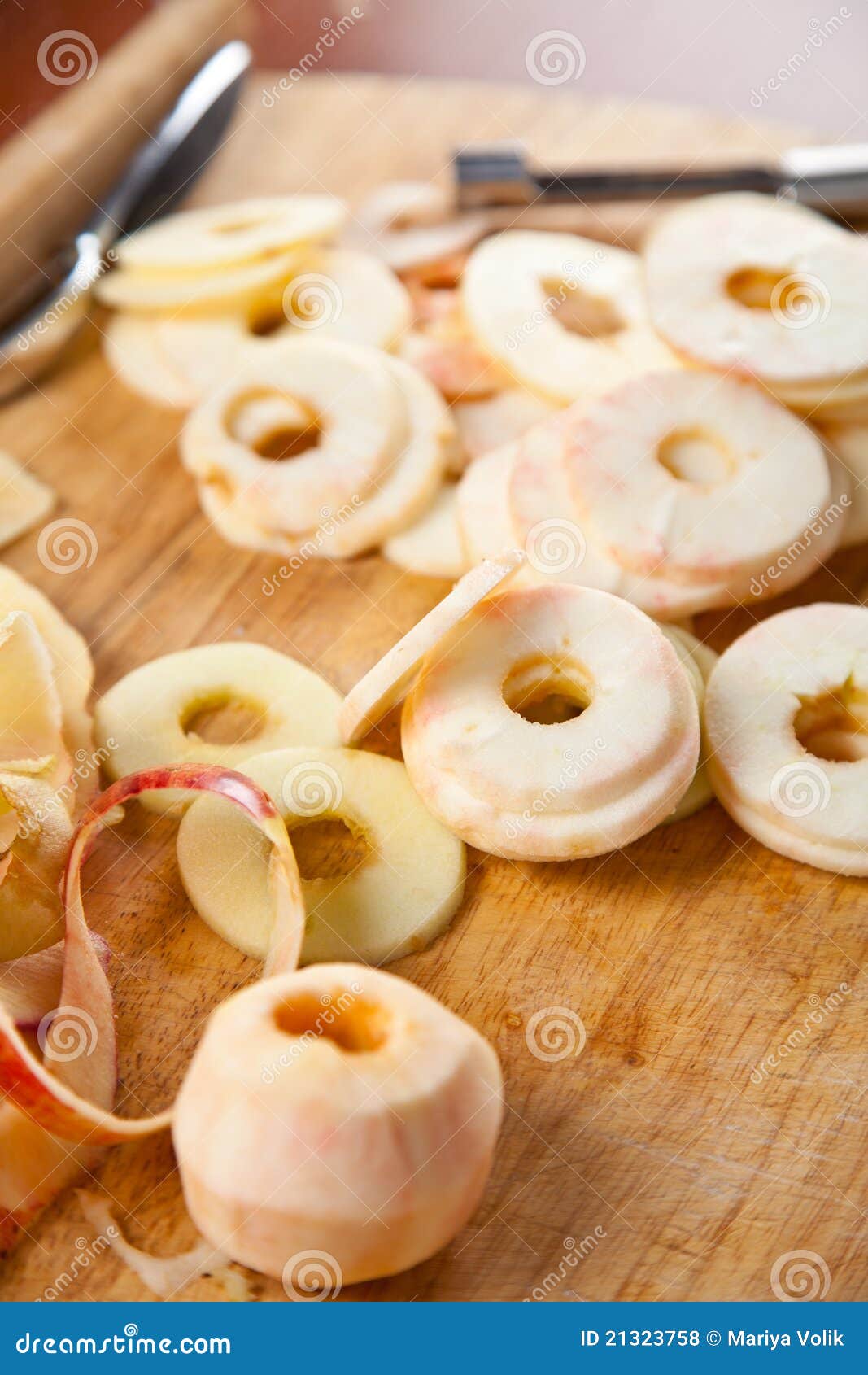 Diced Apple on Cutting Board Stock Photo - Image of apple, fresh: 21323758