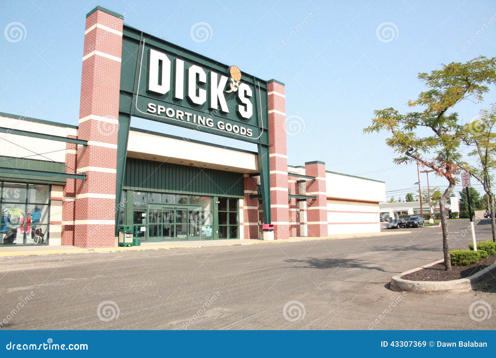 Dick s sporting goods editorial stock image. Image of play - 43307369