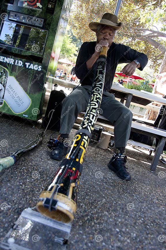 Didgeridoo Man editorial image. Image of vertical, culture - 18463825