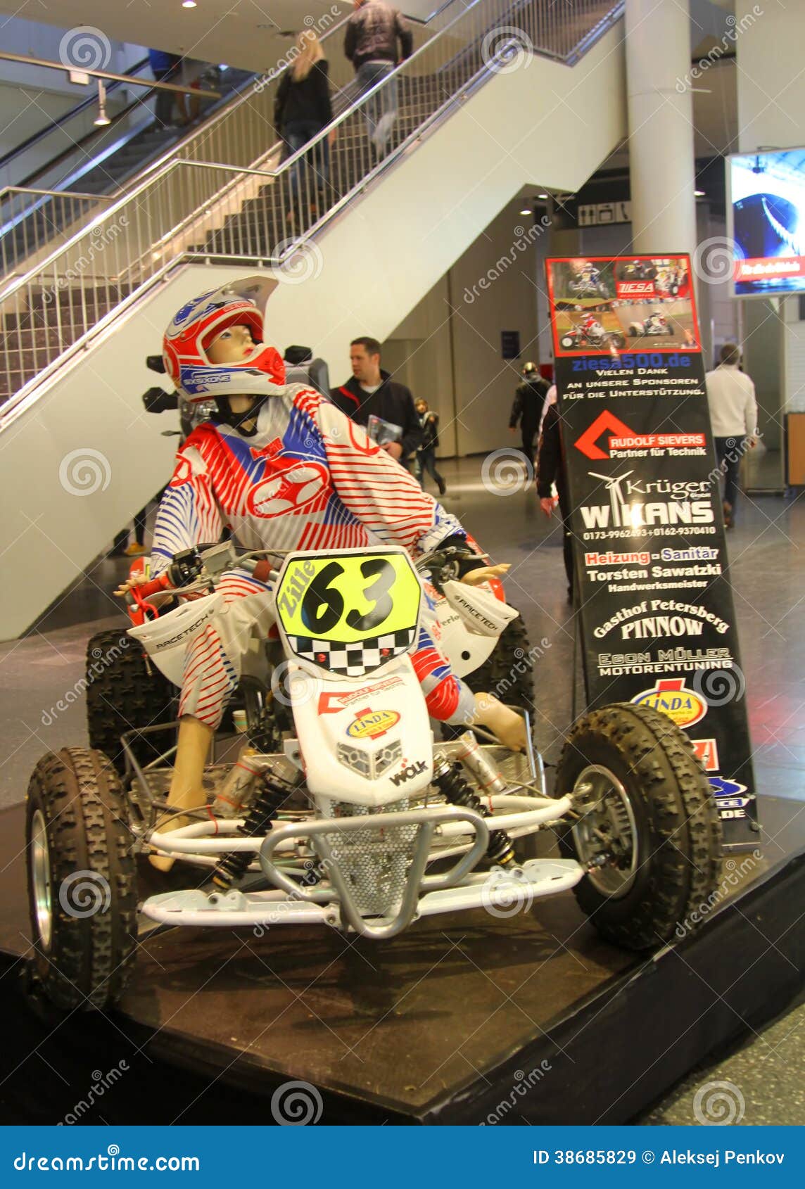 Die Attrappe Mit Dem Viererkabel Redaktionelles Stockbild - Bild von ...