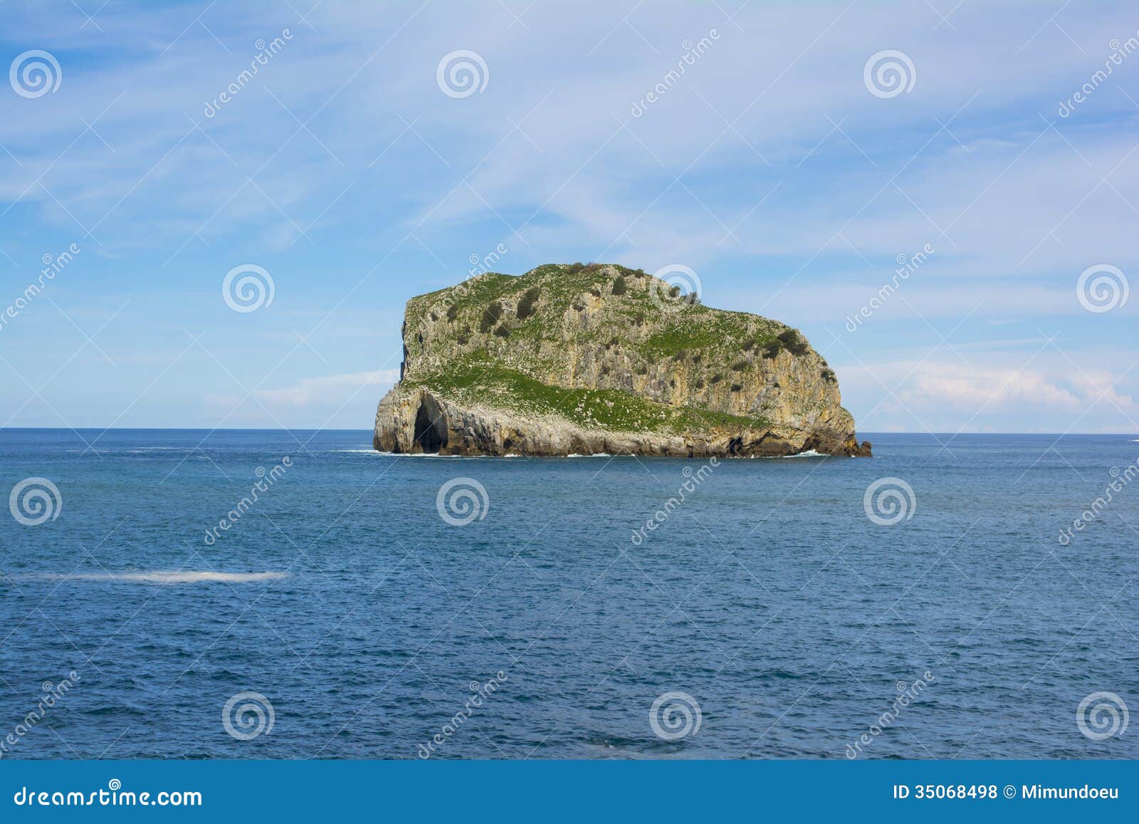 Die einsame Insel stockfoto. Bild von himmel, blau, berg - 35068498