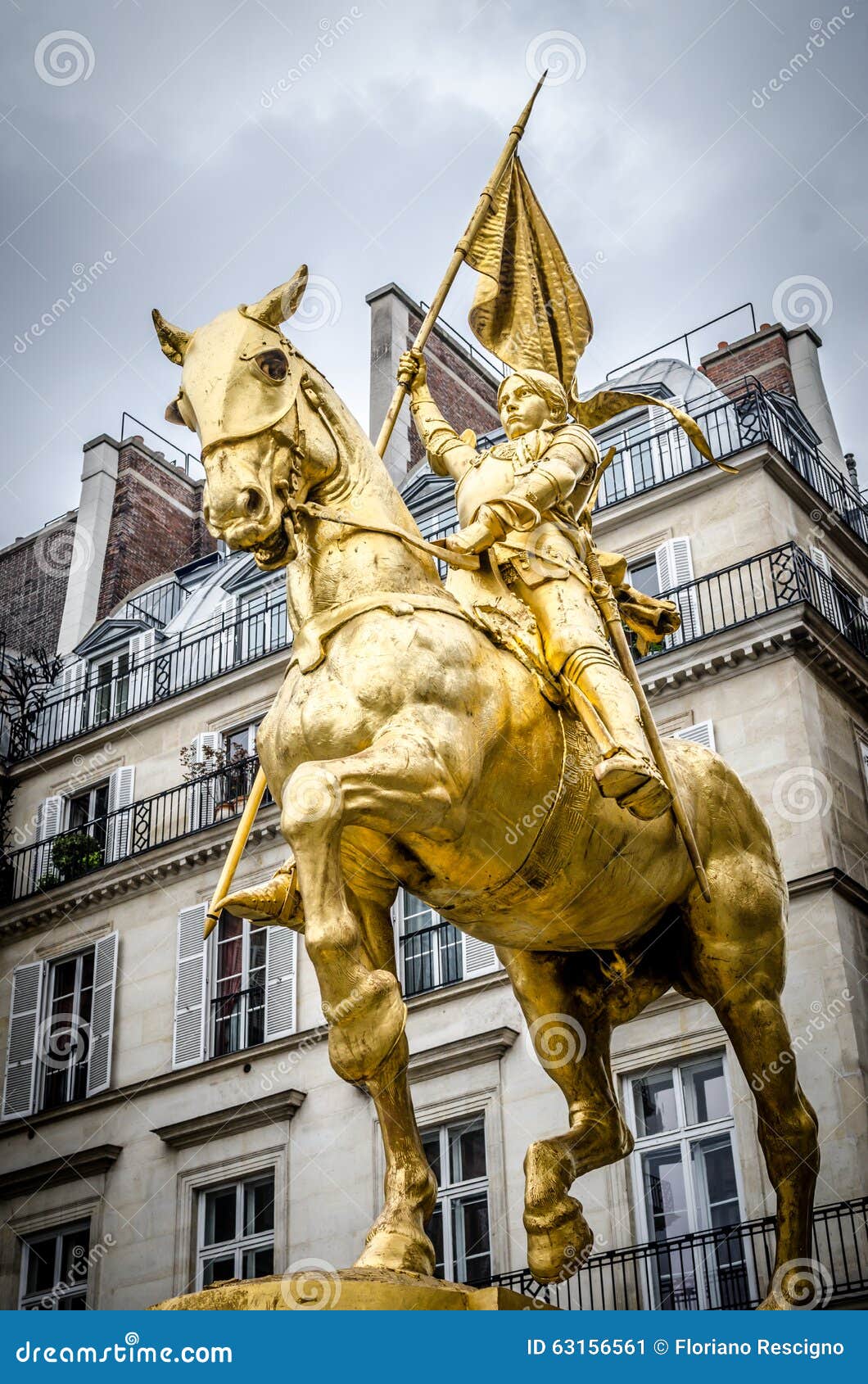 Die Goldene Statue Des Heiligen Jeanne D'Arc Stockbild - Bild von kunst ...