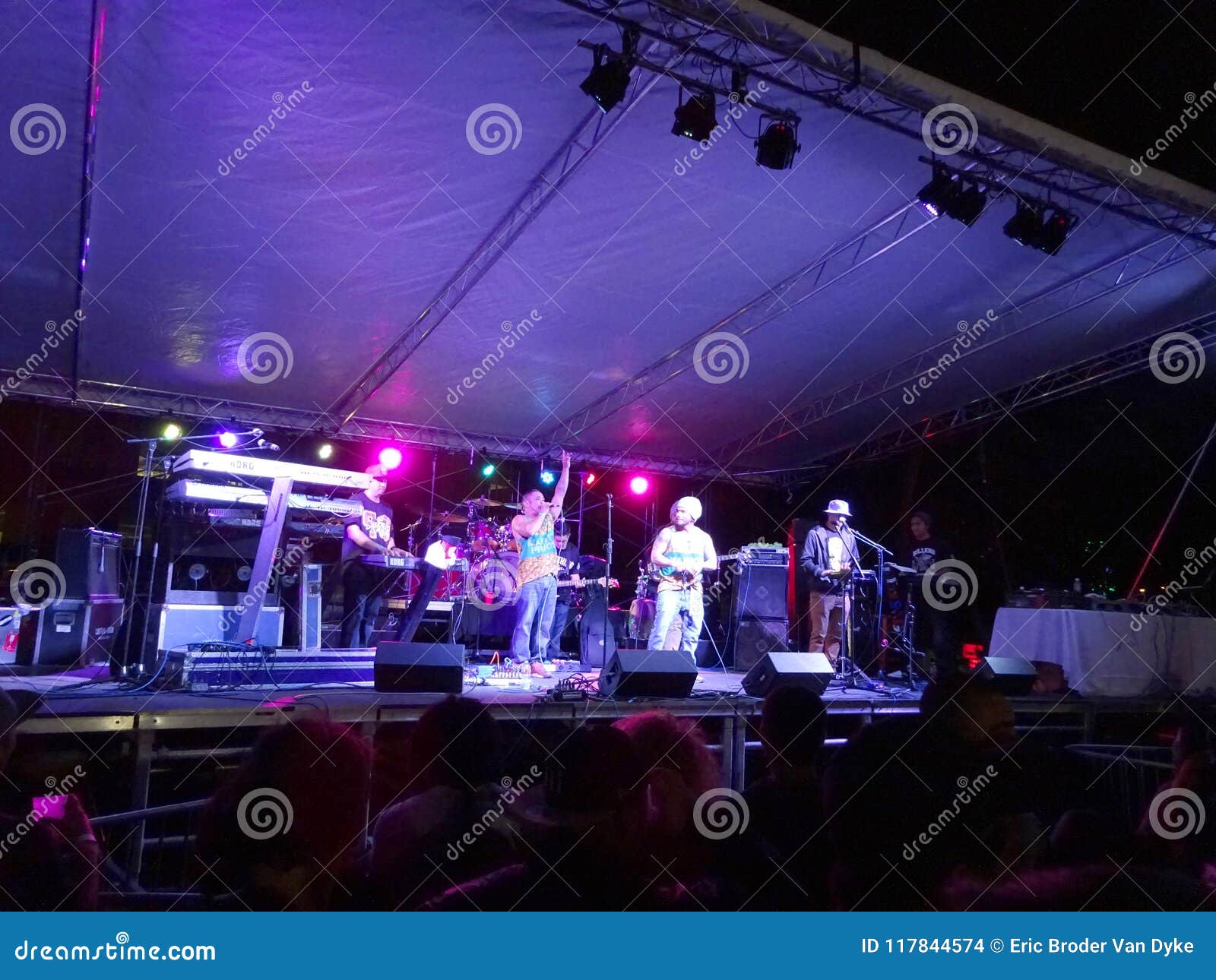 Die Jimmy Weeks Project-Spiele Auf Stadium Redaktionelles Stockbild ...