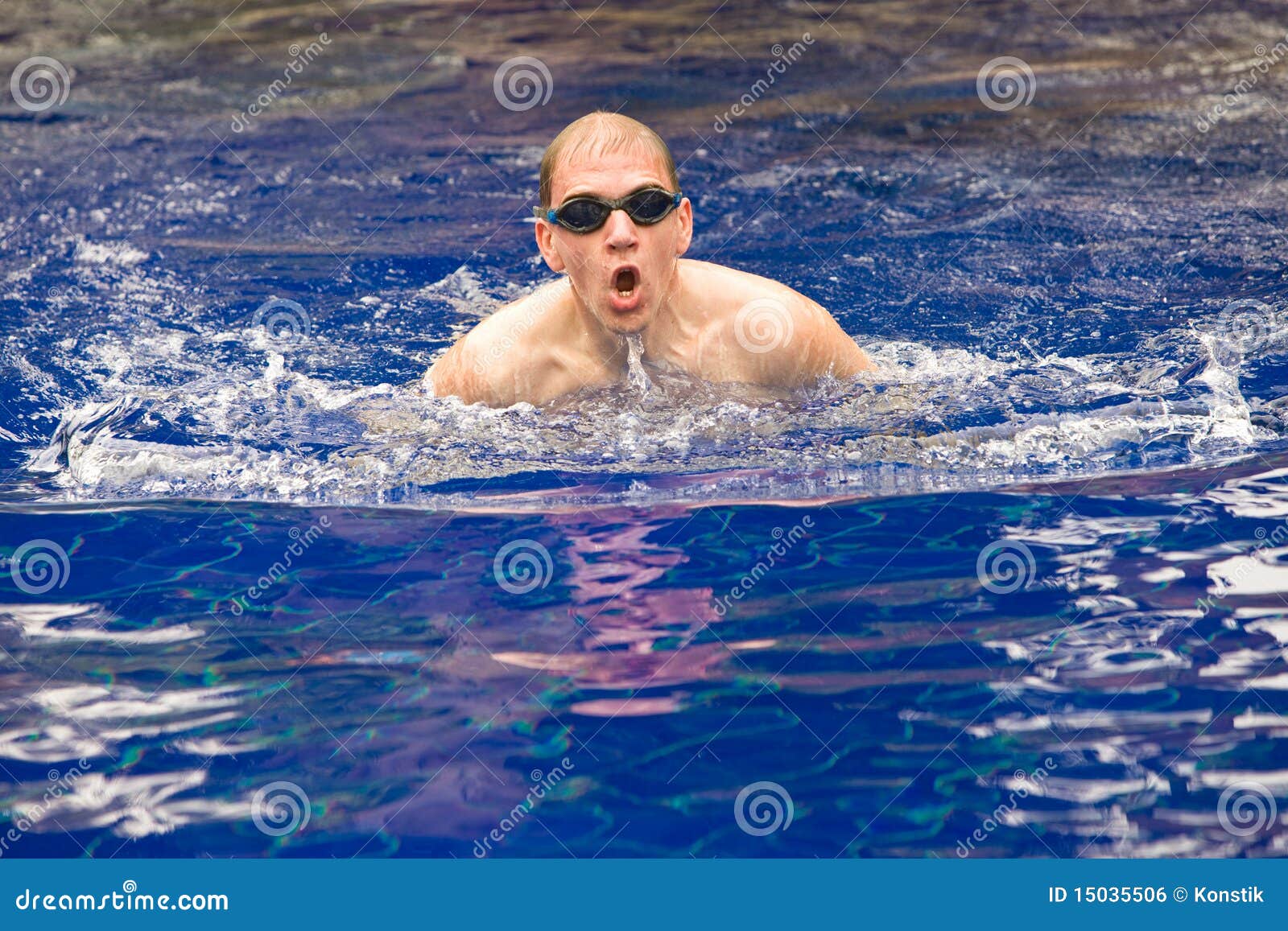 Die Junge Sports Schwimmer Im Pool Stockfoto - Bild von konkurrieren ...