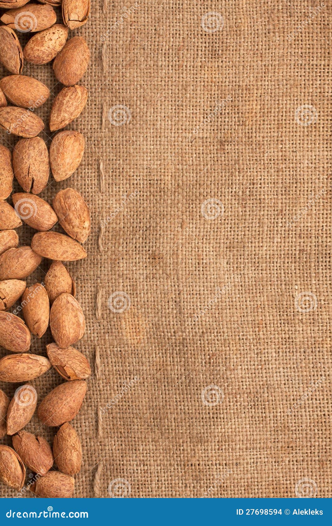 Die Mandeln, Die Auf Leinwand Liegen Stockfoto - Bild von mutter ...