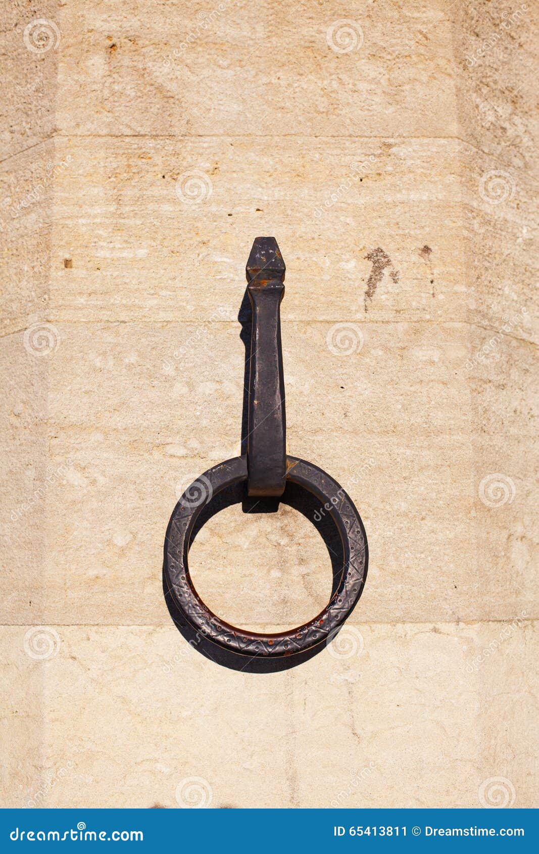 Die Metallstange Mit Einem Ring in Der Wand Stockbild - Bild von ...