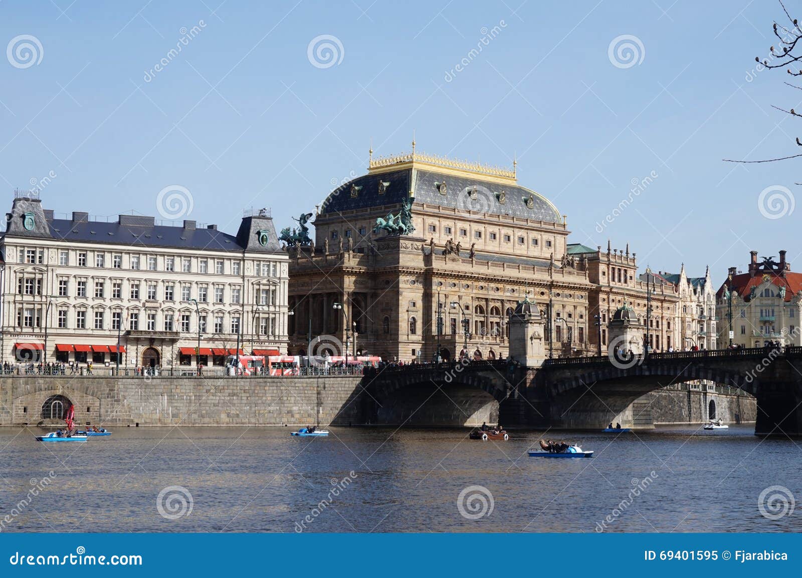 Die Moldau redaktionelles bild. Bild von brücke, tschechisch - 69401595