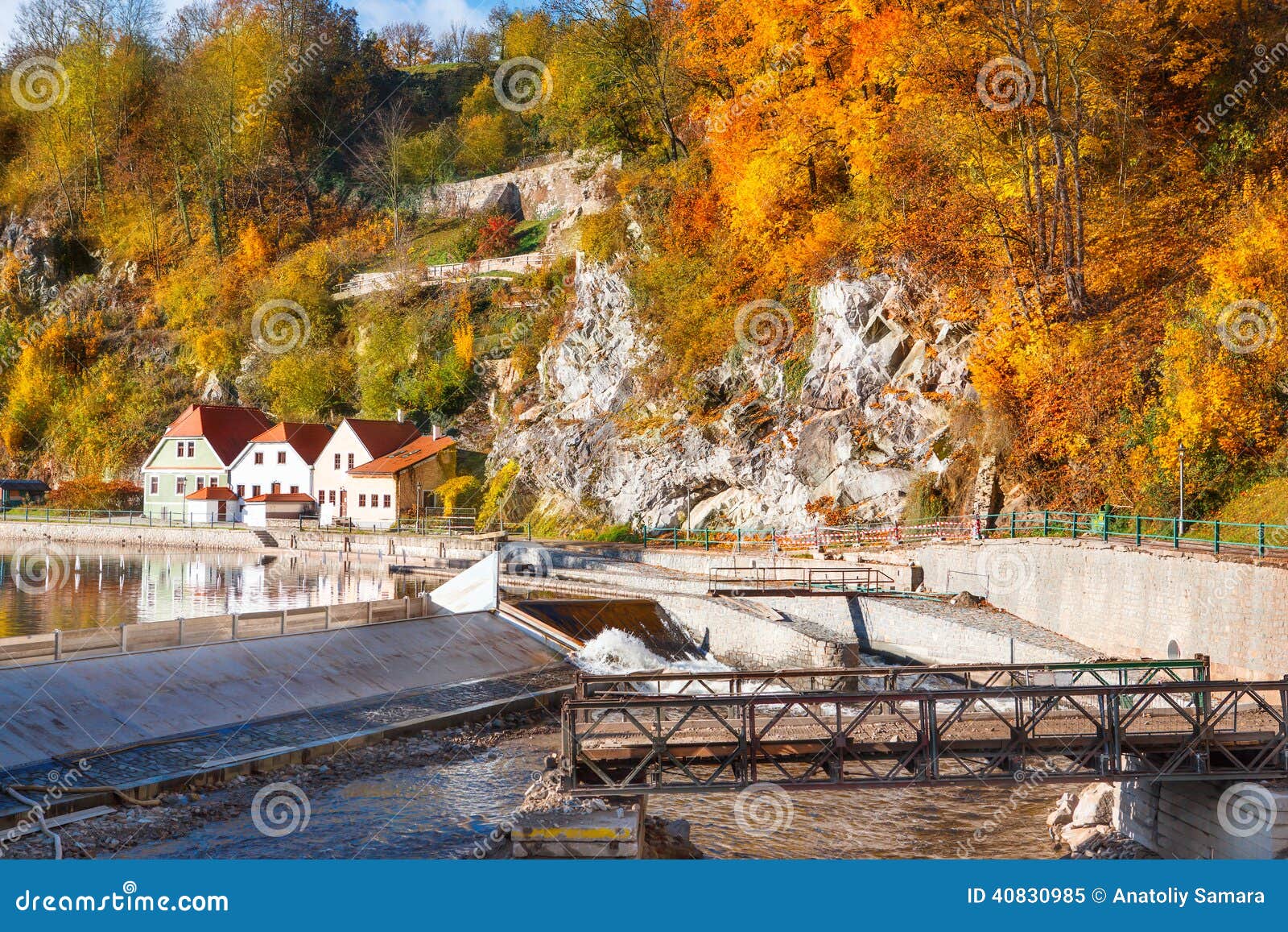 Die Moldau-Fluss in Cesky Krumlov Stockbild - Bild von schön ...
