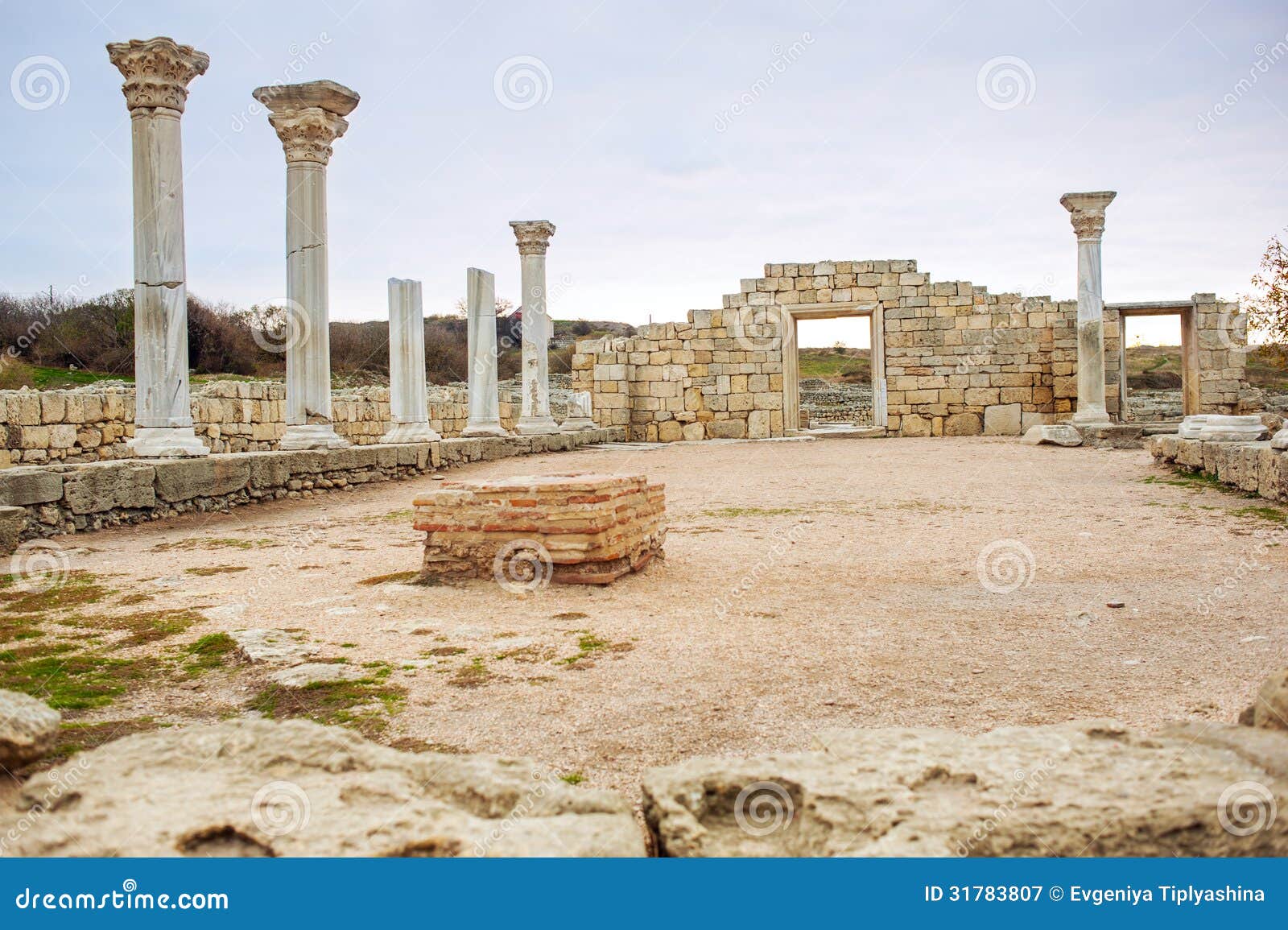 Die Ruinen von Chersonesos stockbild. Bild von mythologie - 31783807