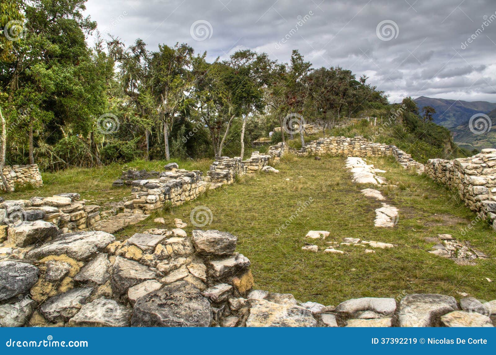 Die Ruinen von Kuelap stockbild. Bild von ruine, archäologie - 37392219