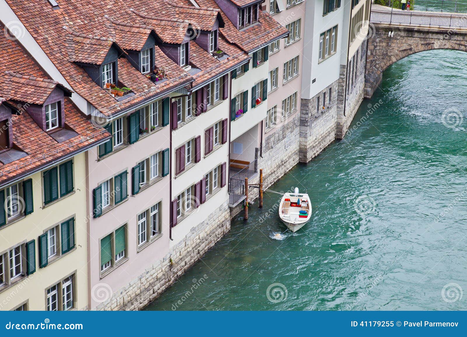 Die Schweiz, Stadt Bern Und Fluss Aare Stockbild - Bild von architektur ...