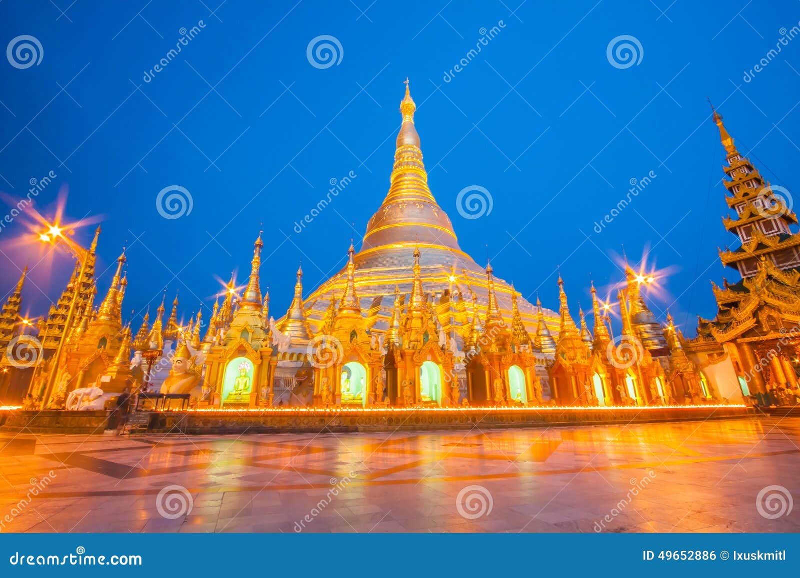 Die Shwedagon-Pagode in Rangun, Myanmar Stockfoto - Bild von buddhismus ...