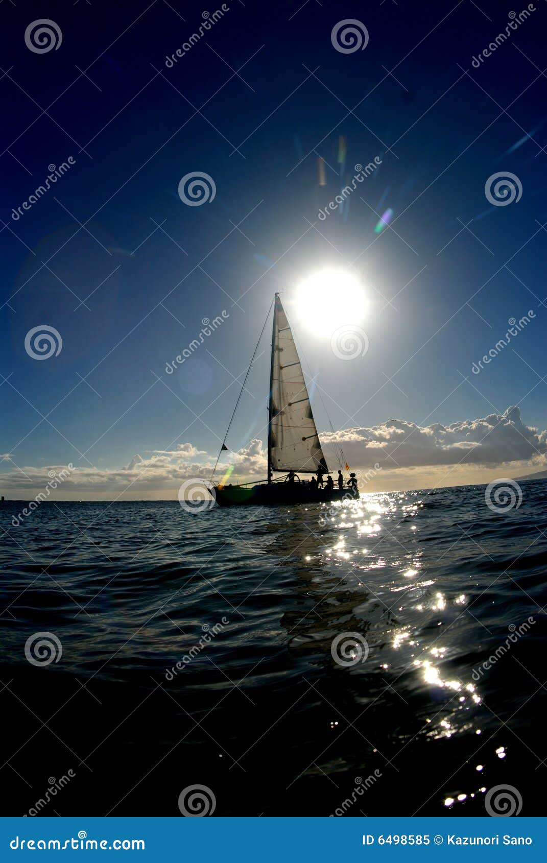 Die Sonne Und Ein Segelboot Stockbild - Bild von ferien, aktivität: 6498585