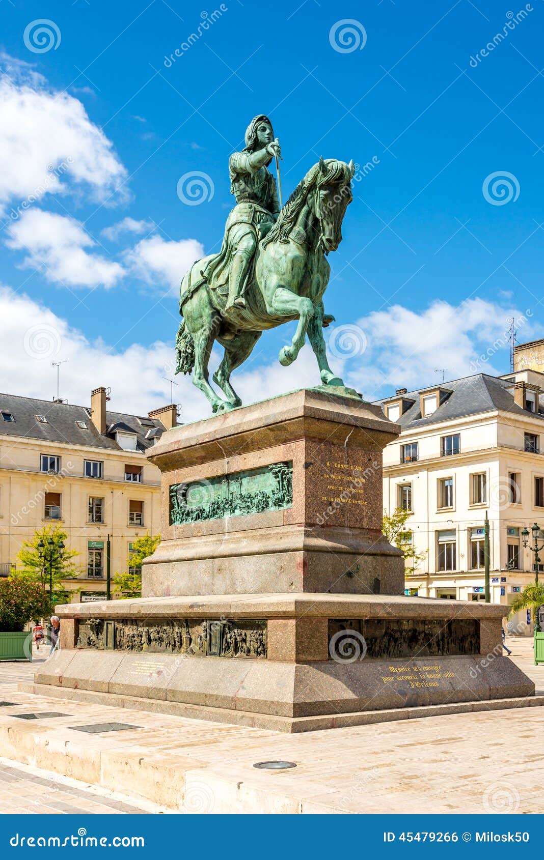 Die Statue Von Bogen Jeanne D am Platz Du Martroi Redaktionelles Foto ...