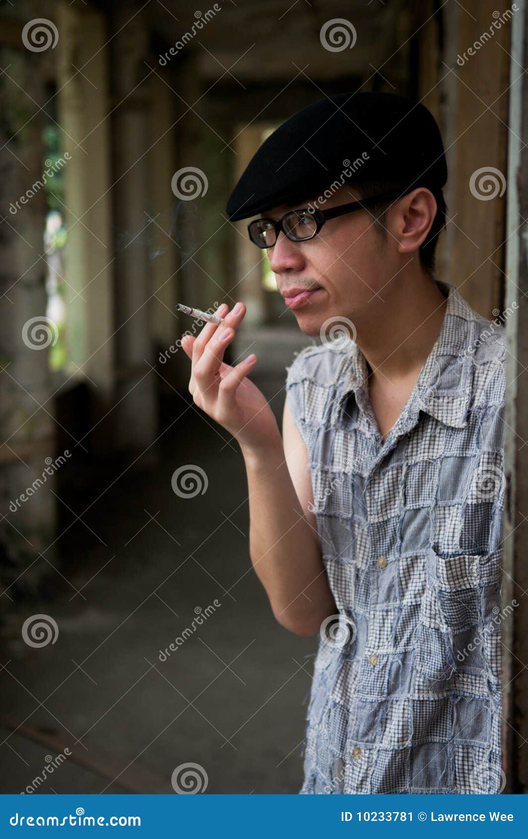 Die Stirn runzeln stockbild. Bild von verzögert, stirnrunzeln - 10233781