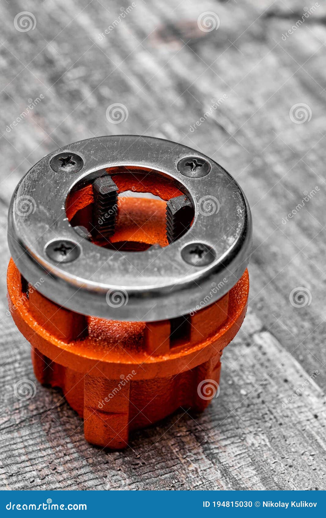 Die Stock and Die Professional Tool for Cutting Threads on Pipes, Studs ...