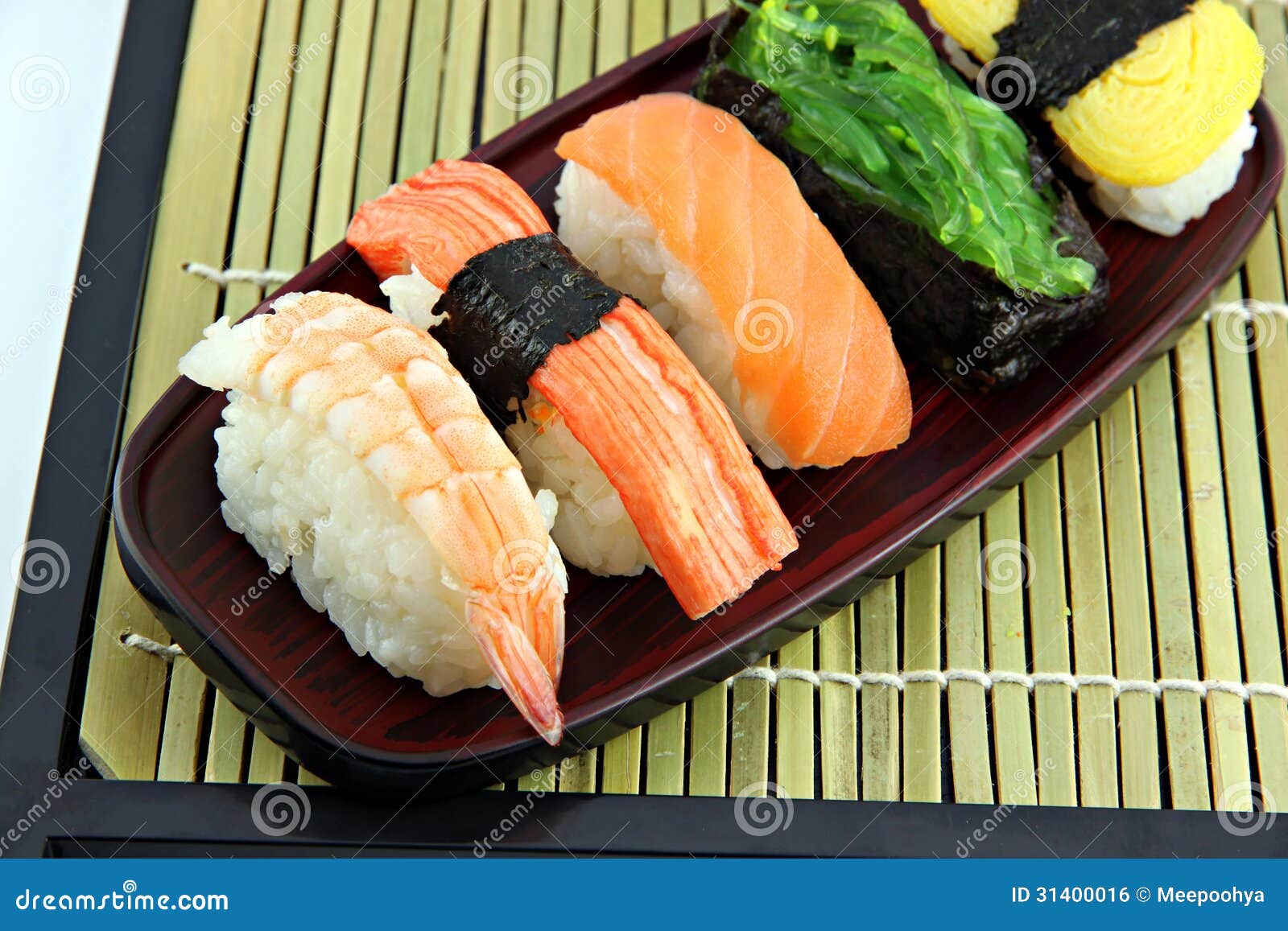 Die Sushi auf dem Teller. stockfoto. Bild von küche, meer - 31400016