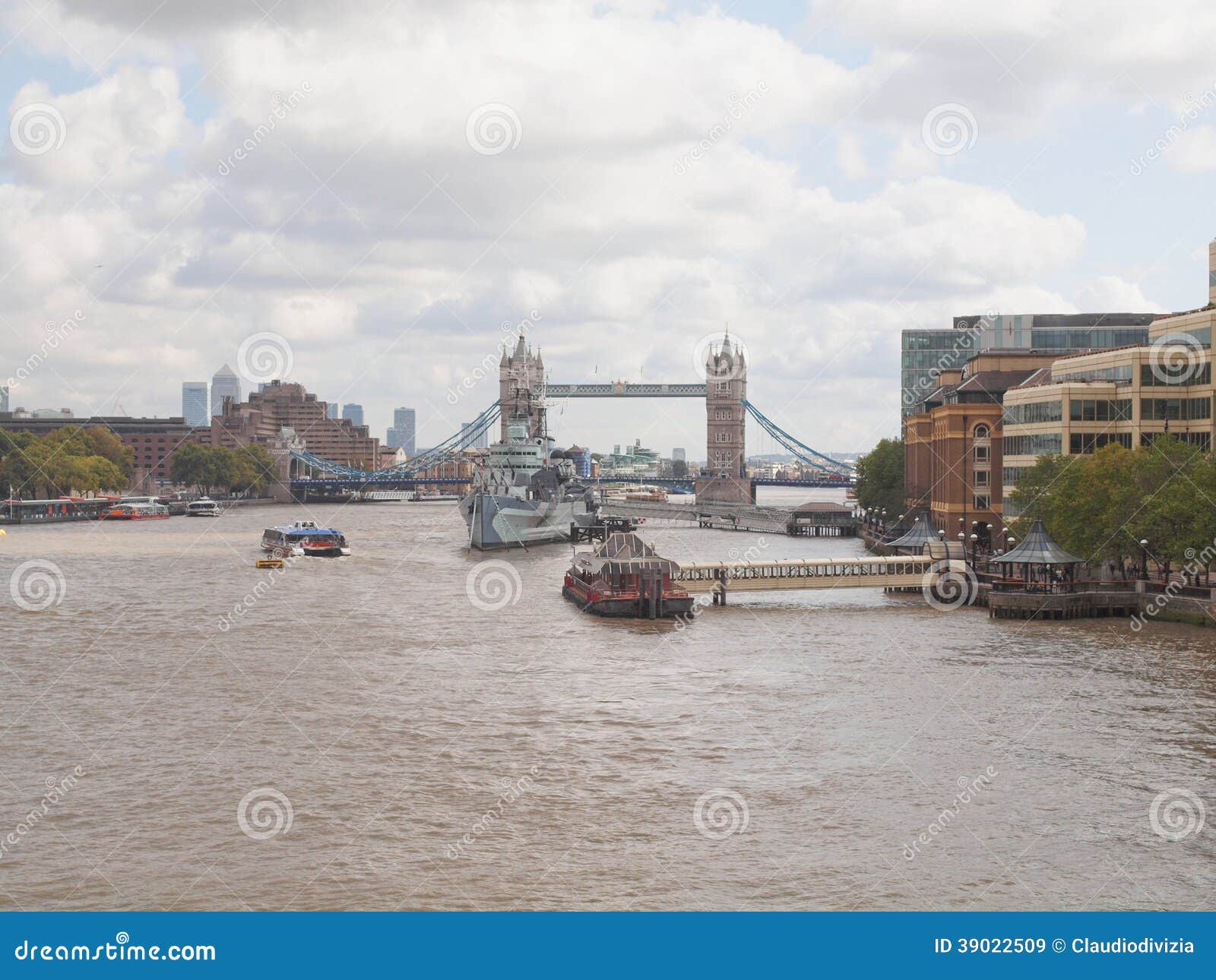 Die Themse in London stockbild. Bild von querneigung - 39022509