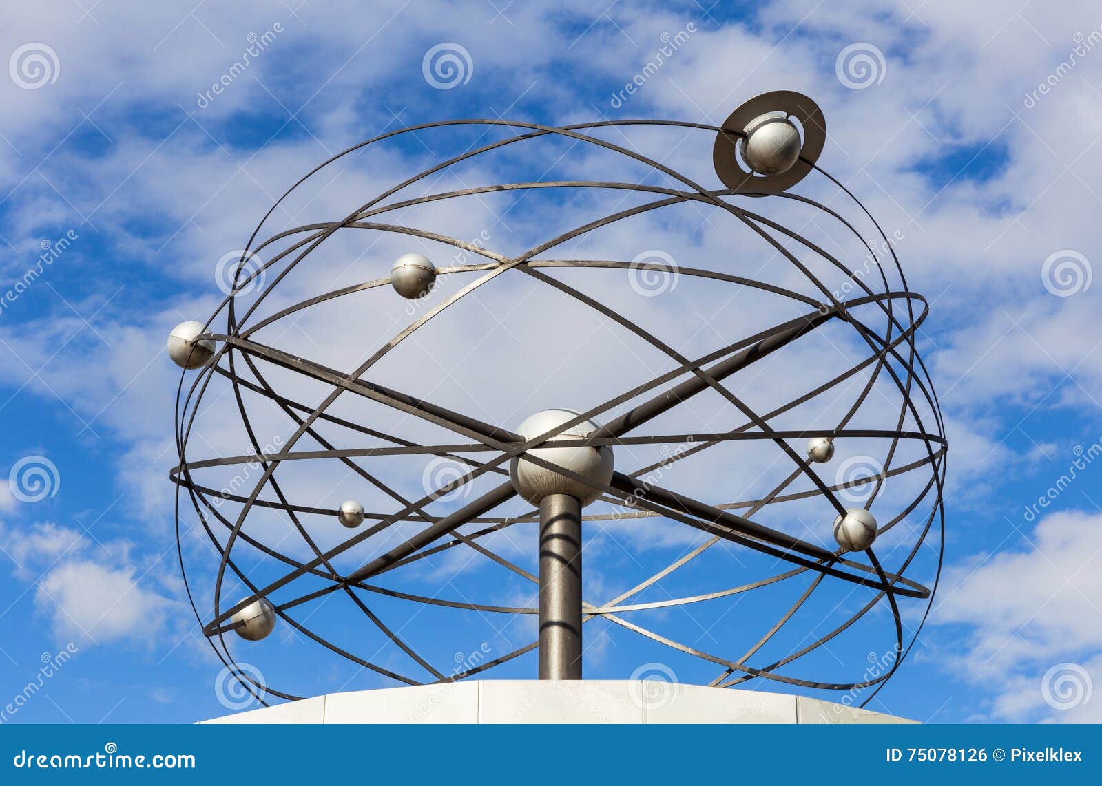 Die Weltuhr in Berlin redaktionelles foto. Bild von berlin - 75078126