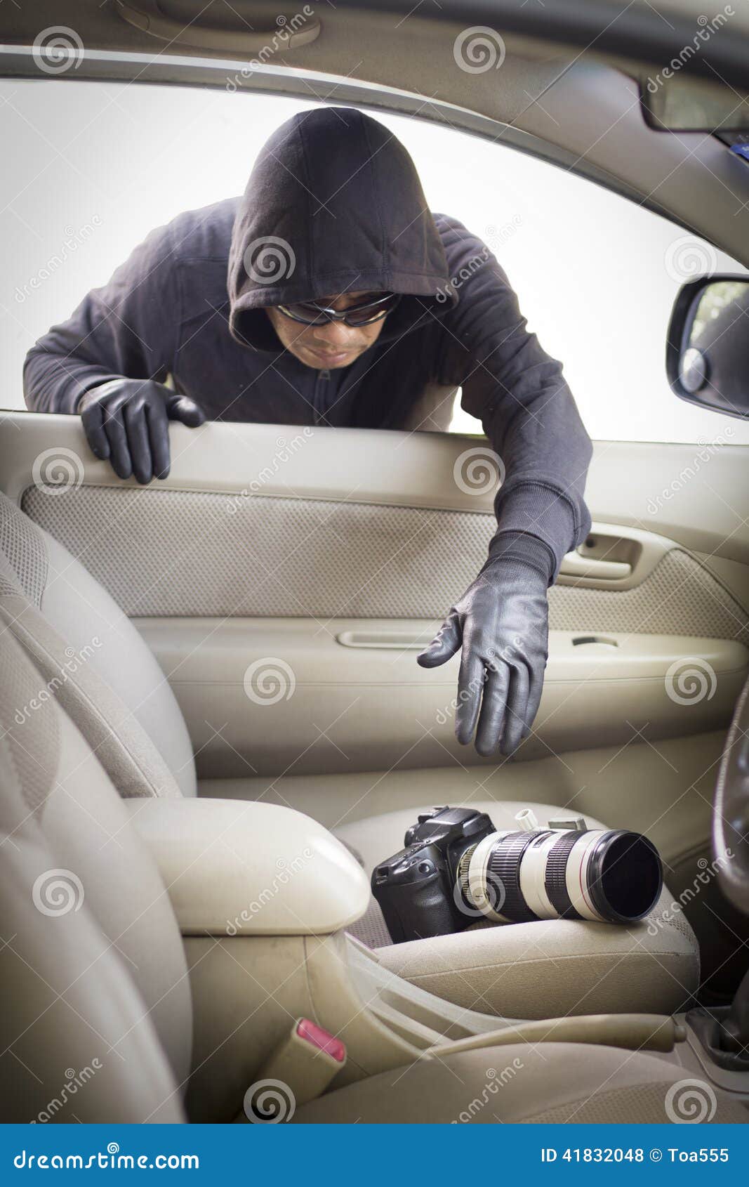 Dief Stealing Camera Van Auto Stock Foto - Image of risico, wettelijk ...