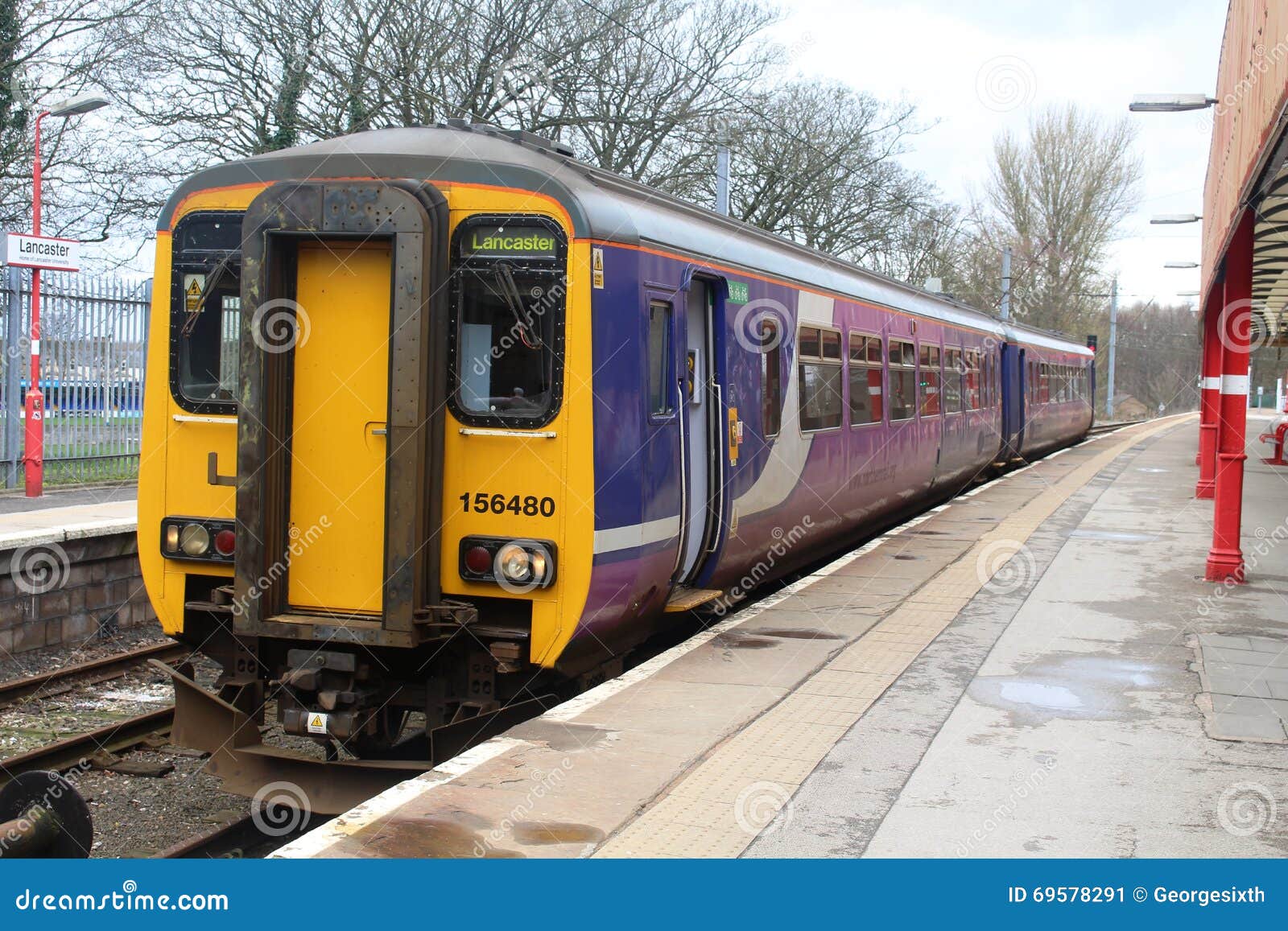 Diesel Multiple Unit in Lancaster Railway Station Editorial Photo ...
