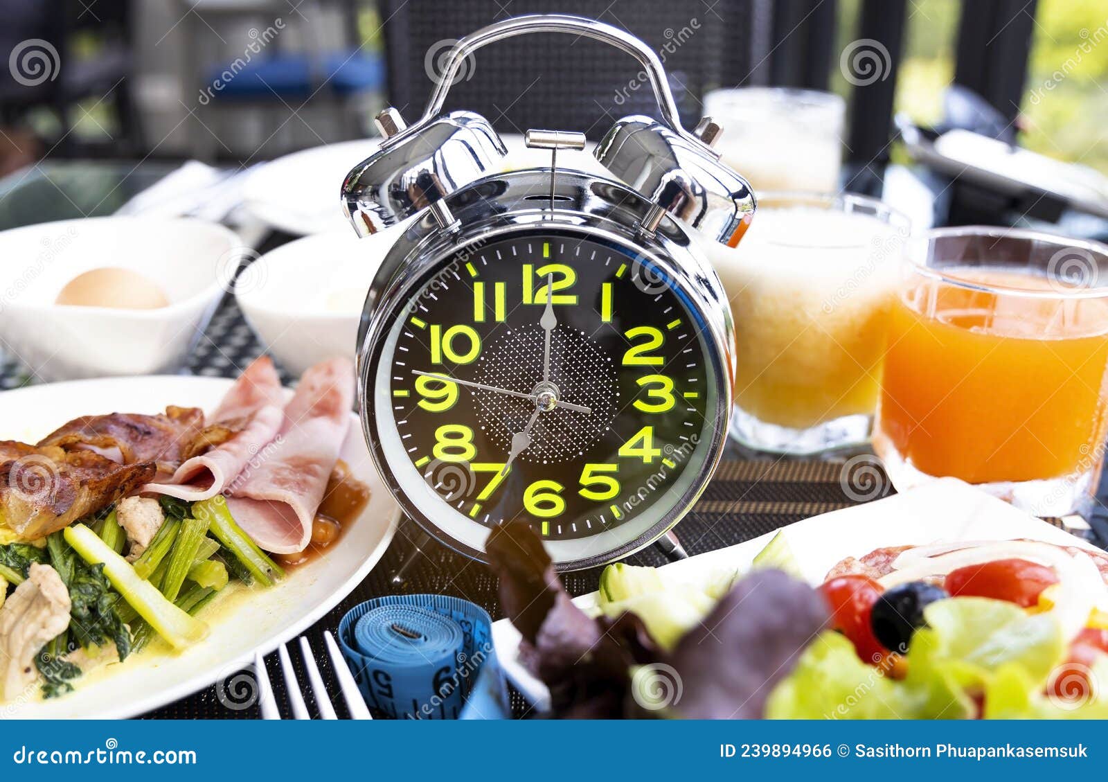 Diet Plan with Alarm Clock As Interval Fasting Healthy Diet Concept ...