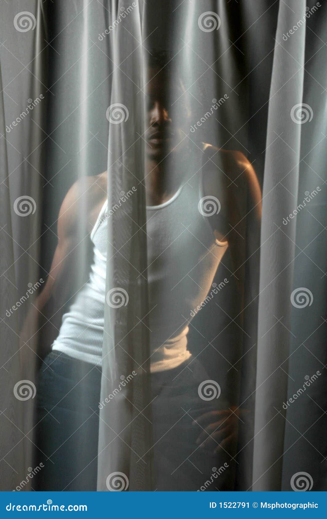 Dietro le tende immagine stock. Immagine di maschio, uomo - 1522791