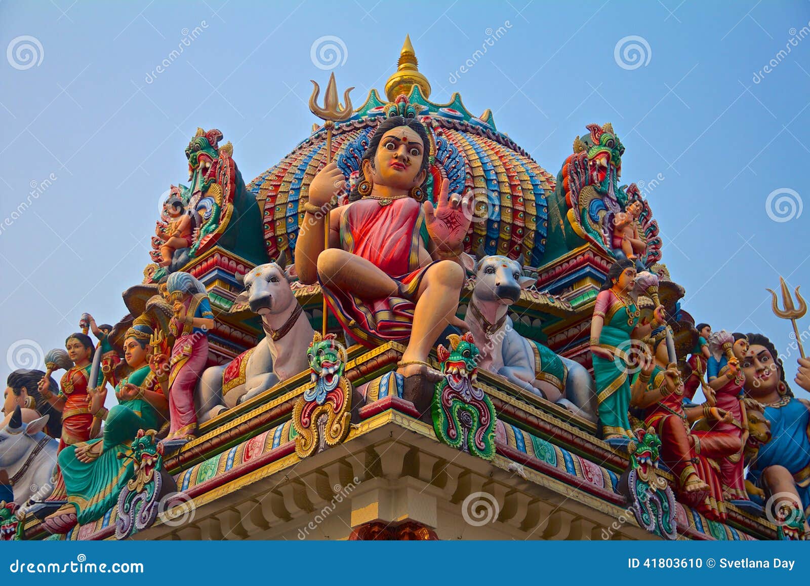 Dieux Indous Sur Un Toit De Temple Photo stock - Image du diwali ...