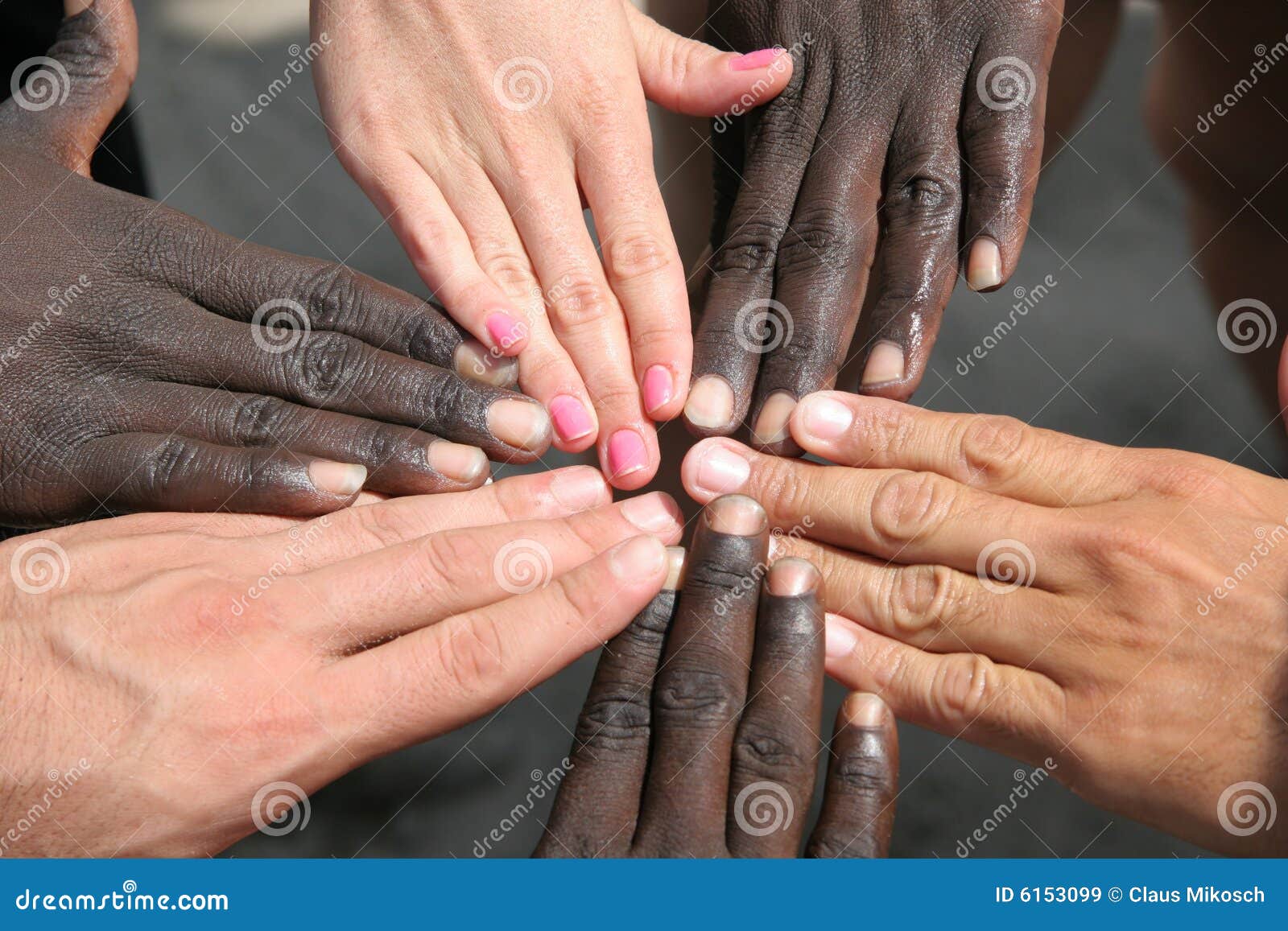 Diferentemente o mesmos imagem de stock. Imagem de cores - 6153099