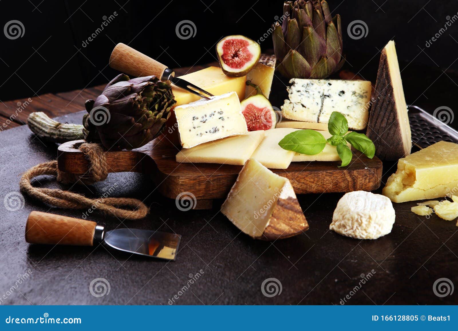 Diferentes Clases De Queso Plato De Queso Con Queso Y Especias ...