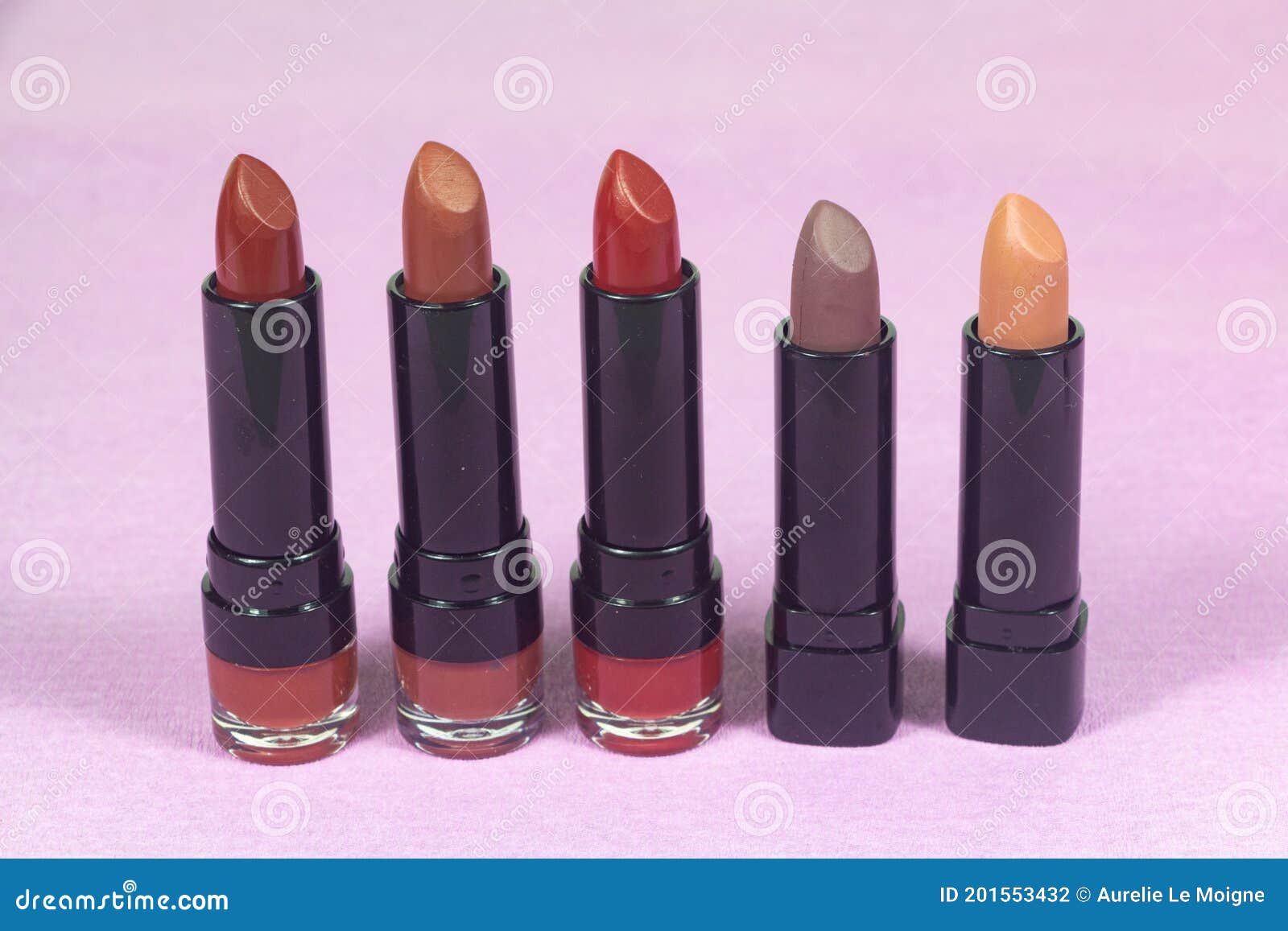 Diferentes cores dos batom foto de stock. Imagem de cuidado - 201553432