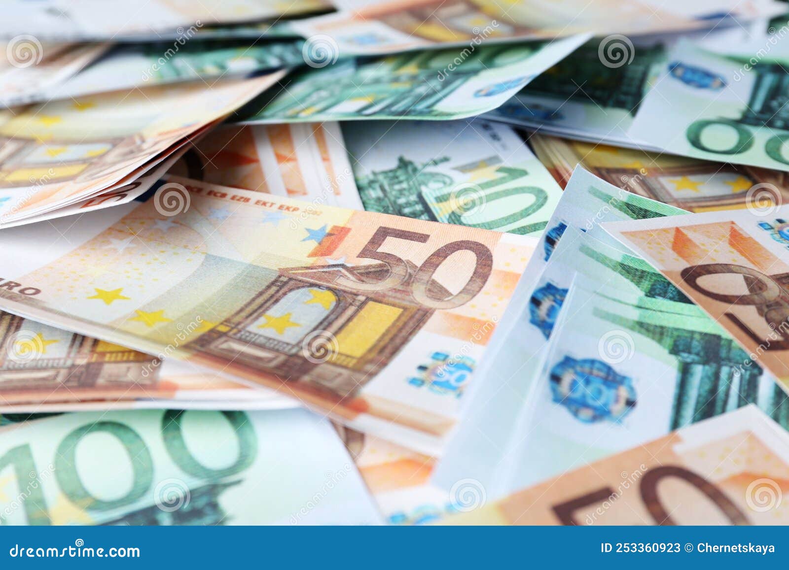 Diferentes Notas De Euro Como Pano De Fundo. Troca De Moeda Imagem de ...