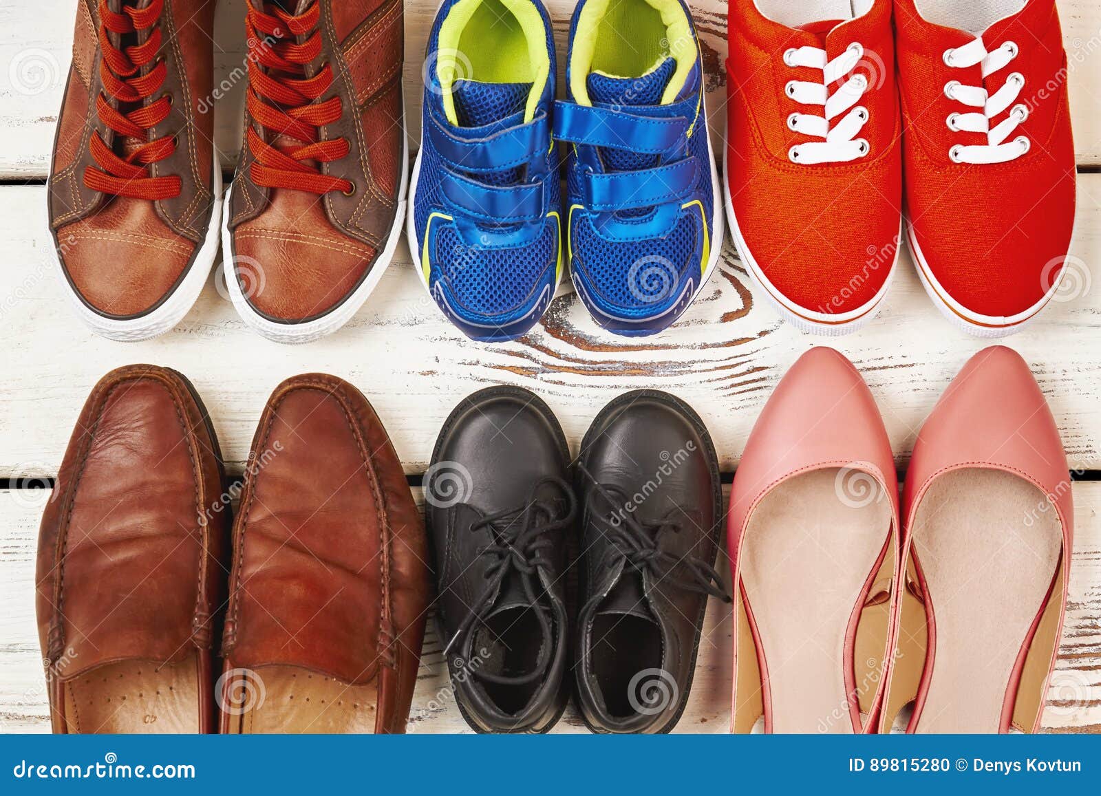 Diferentes Tipos De Calzado Foto de archivo - Imagen de actividad ...