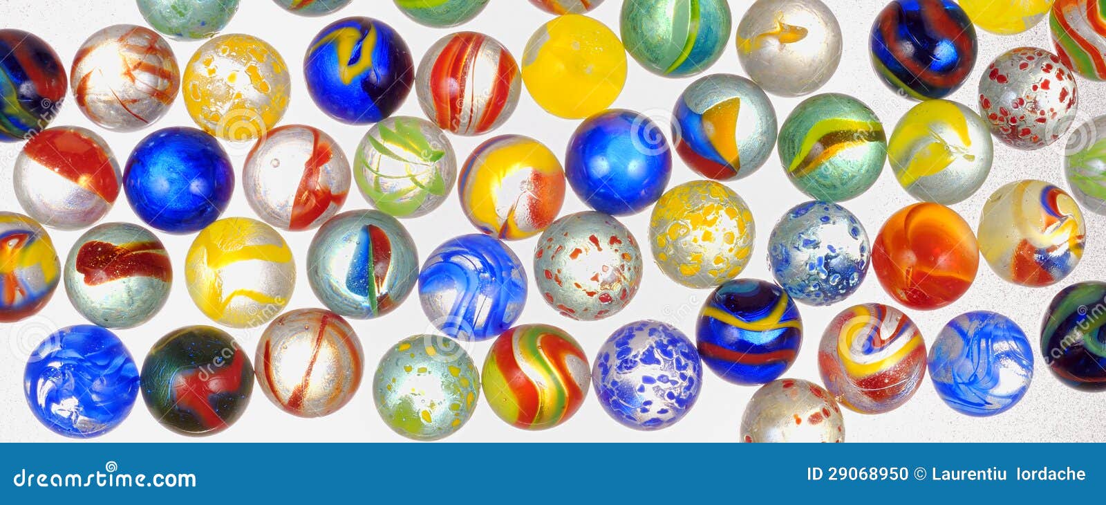 Différentes Billes En Verre Photo stock - Image du marbres, coloré ...