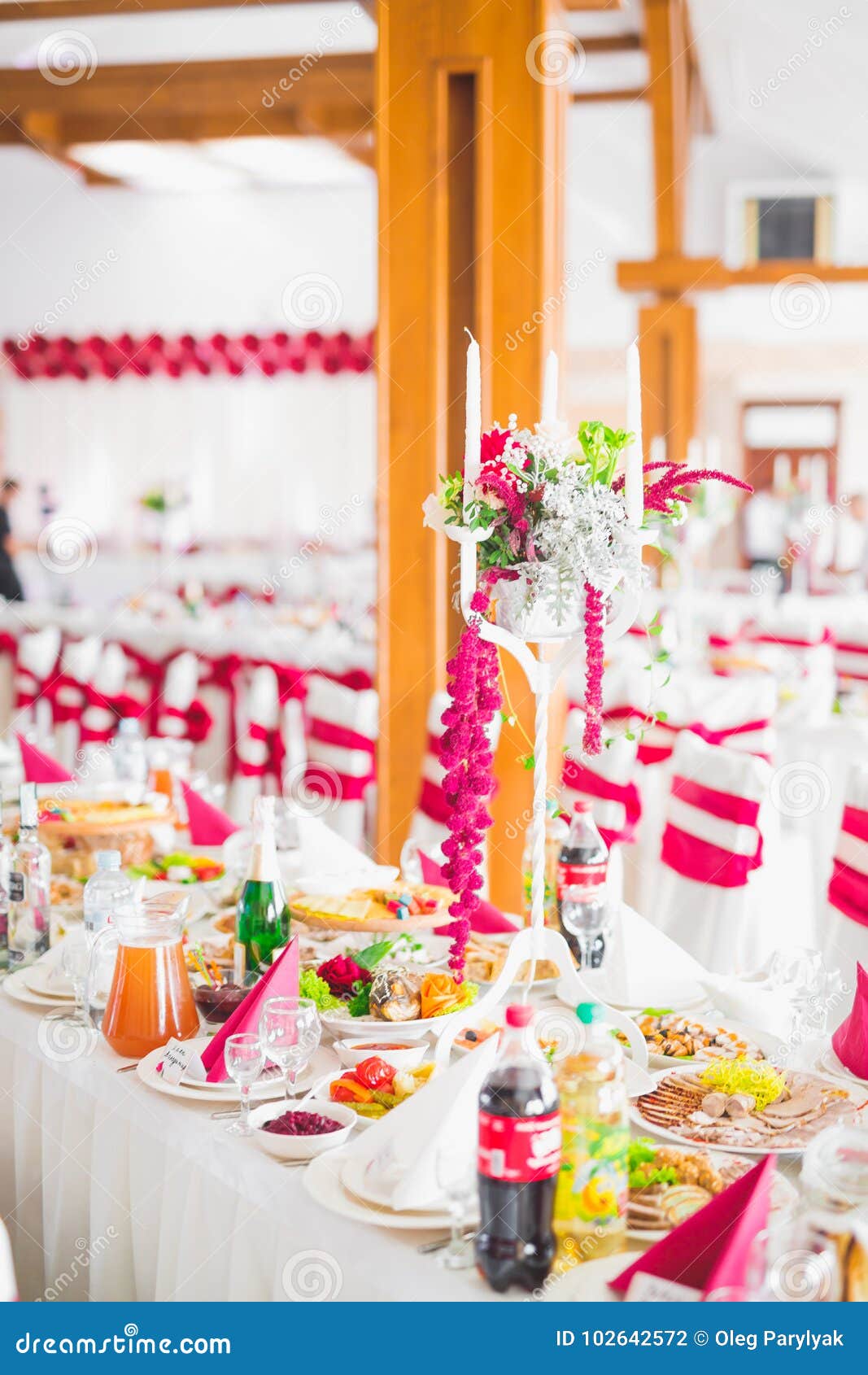 Différents Genres De Bonbons Cuits Au Four Sur Un Buffet Photo stock ...