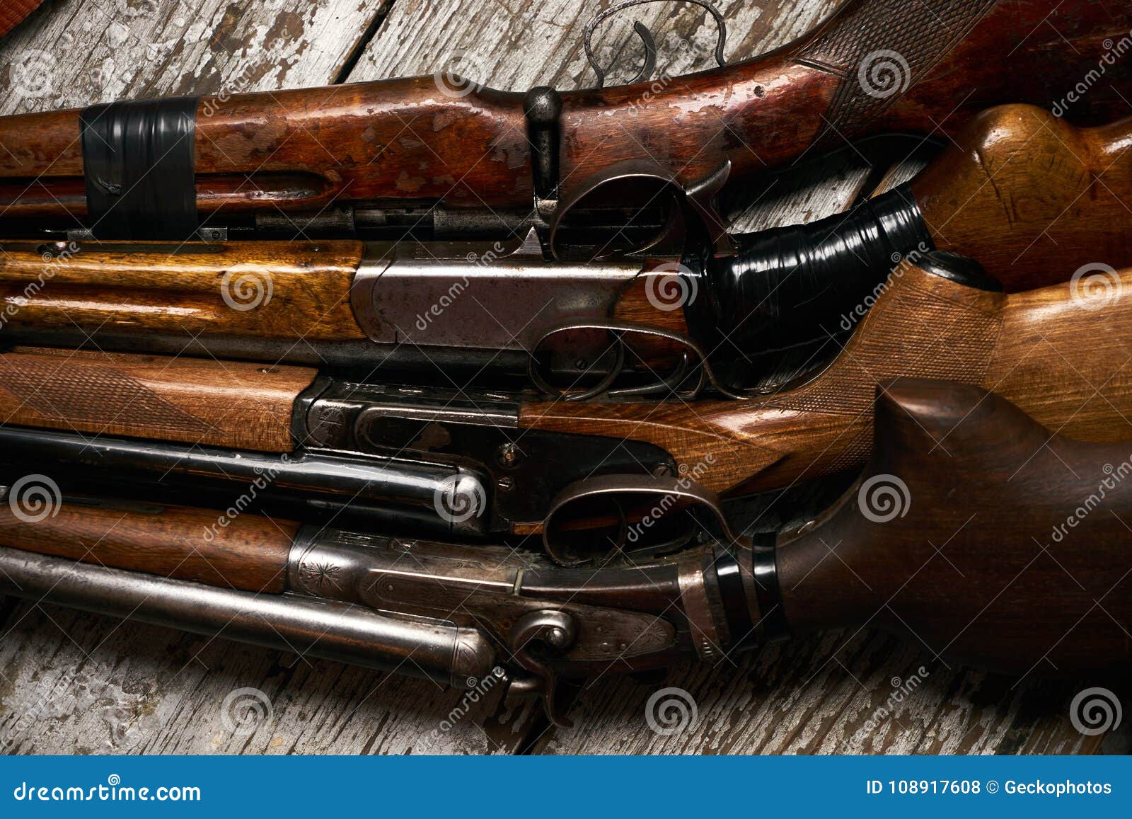 Différents Types De Fusils De Chasse Antiques De Chasse Photo stock ...
