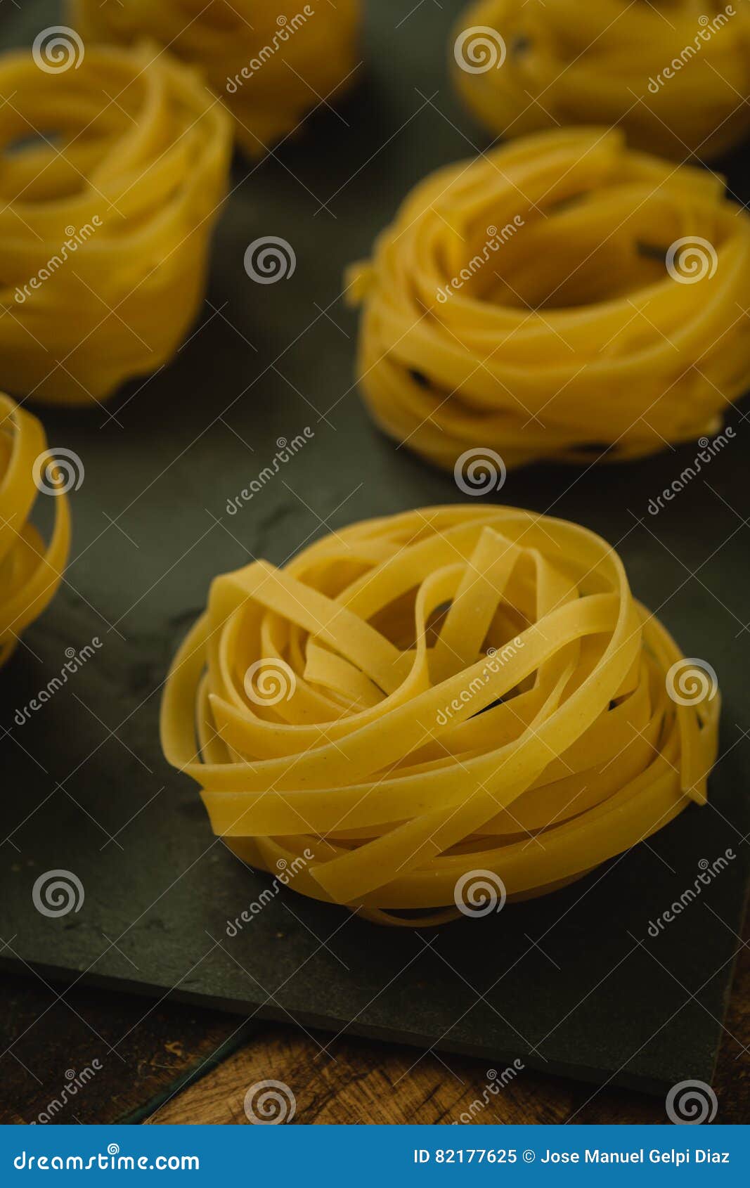 Différents Types De Pâtes Colorées Image stock - Image of emboîtement ...