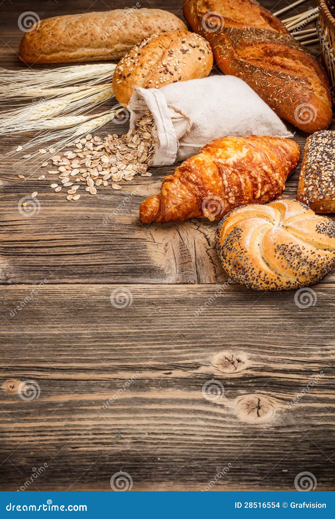 Différents types de pain photo stock. Image du nourriture - 28516554