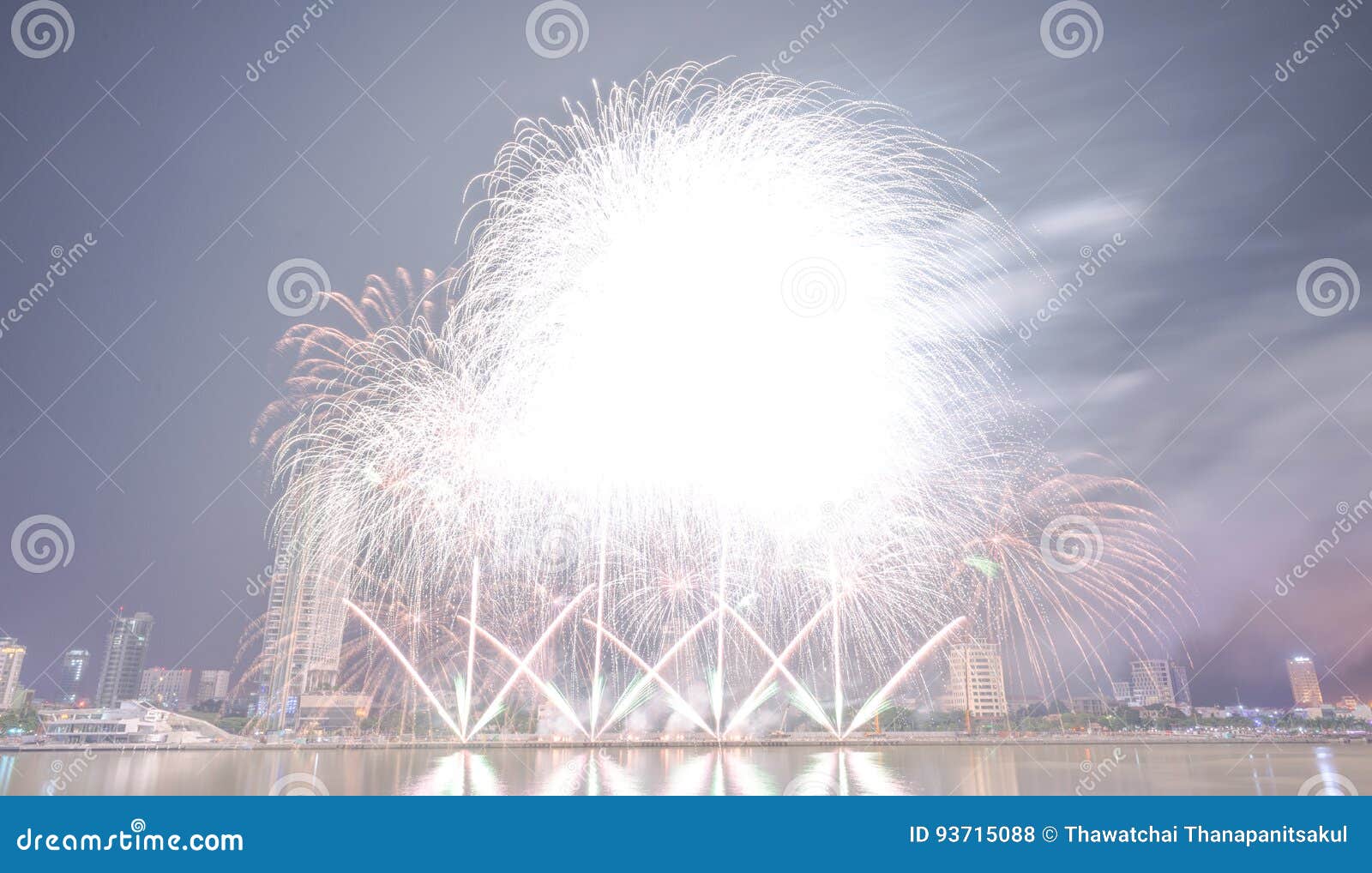 DIFF Da Nang International Fireworks Festival 2017 Vietnam Jun 2017 ...