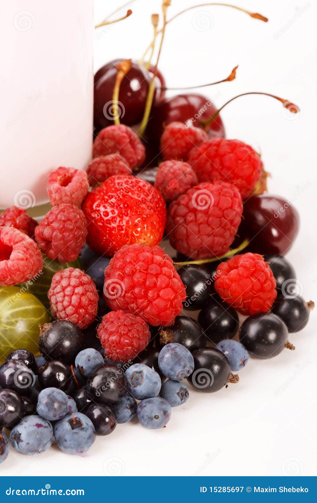 Different kinds of berries stock image. Image of cherry - 15285697
