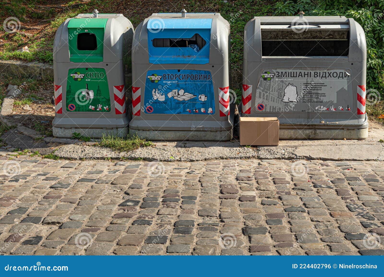 Different Trash Cans for Differentiate Sorted Garbage To Recycling ...