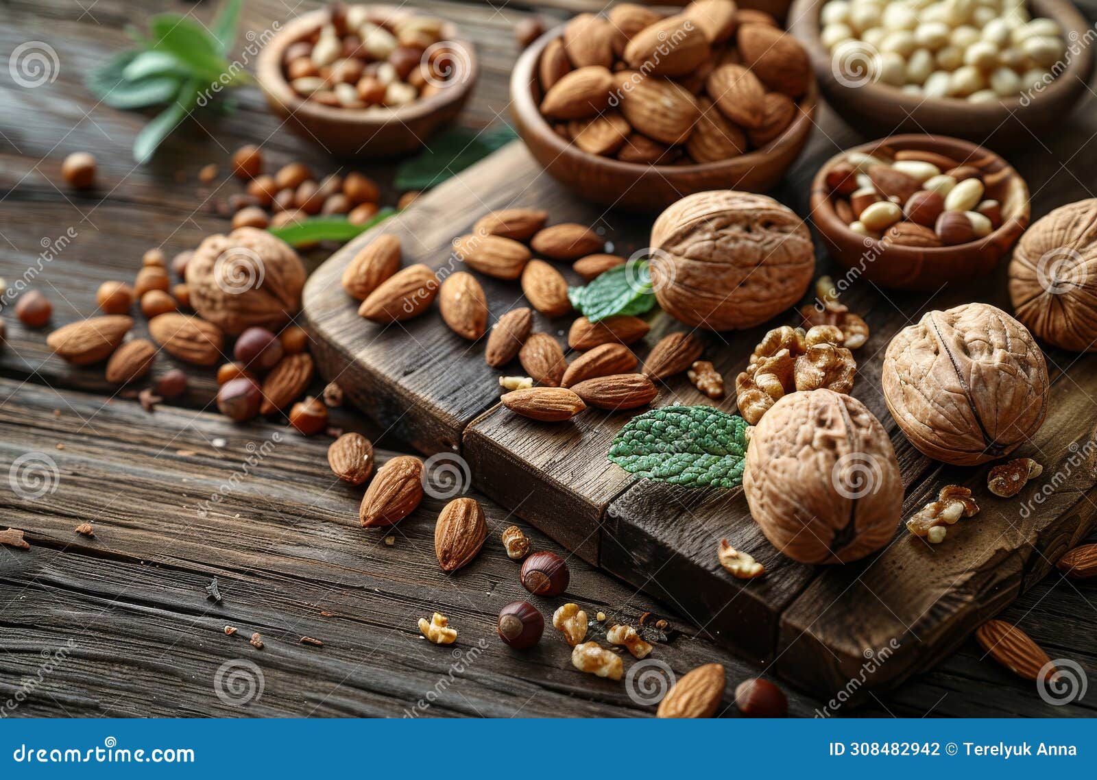 Different Types of Nuts in the Nutshell Photo stock - Image du brun ...